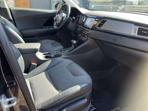Black Kia Niro 2017 in Kaunas, with an engine capacity of 1.59 L and mileage of 235 thousand km for 11500 €, photo 8 on AUTOMOTO.COM.LV