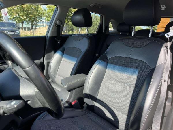 Kia Niro 2017 Kauņa vietnē Melns Kia Niro 2017 Kauņa, ar dzinēja tilpumu 1.59 L un nobraukumu 235 tūkst. km par 11500 €, foto 9 vietnē AUTOMOTO.COM.LV
