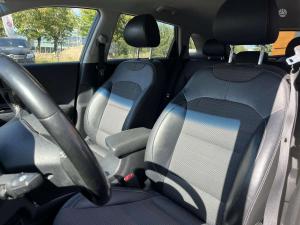 Black Kia Niro 2017 in Kaunas, with an engine capacity of 1.59 L and mileage of 235 thousand km for 11500 €, photo 9 on AUTOMOTO.COM.LV