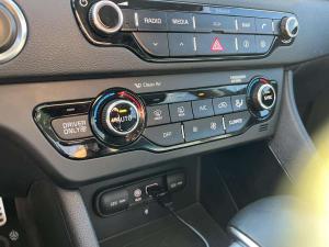 Black Kia Niro 2017 in Kaunas, with an engine capacity of 1.59 L and mileage of 235 thousand km for 11500 €, photo 13 on AUTOMOTO.COM.LV
