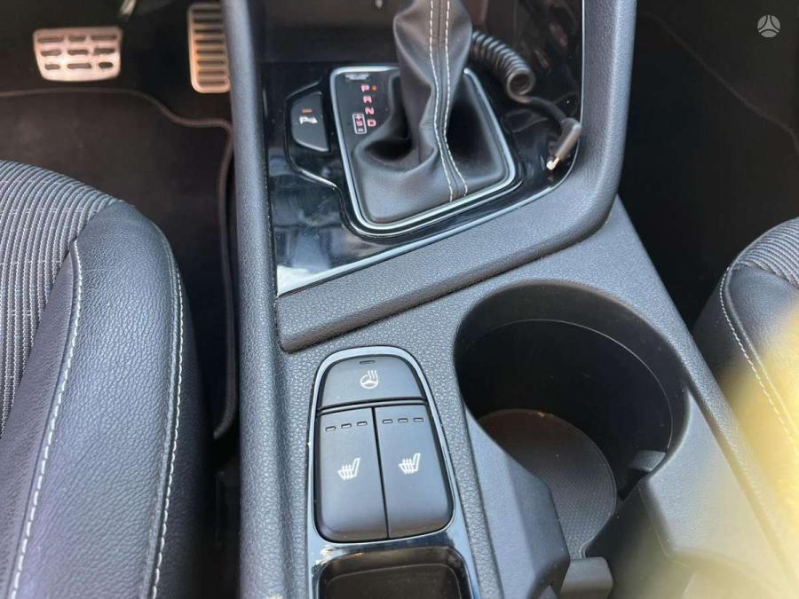 Black Kia Niro 2017 in Kaunas, with an engine capacity of 1.59 L and mileage of 235 thousand km for 11500 €, photo 15 on AUTOMOTO.COM.LV