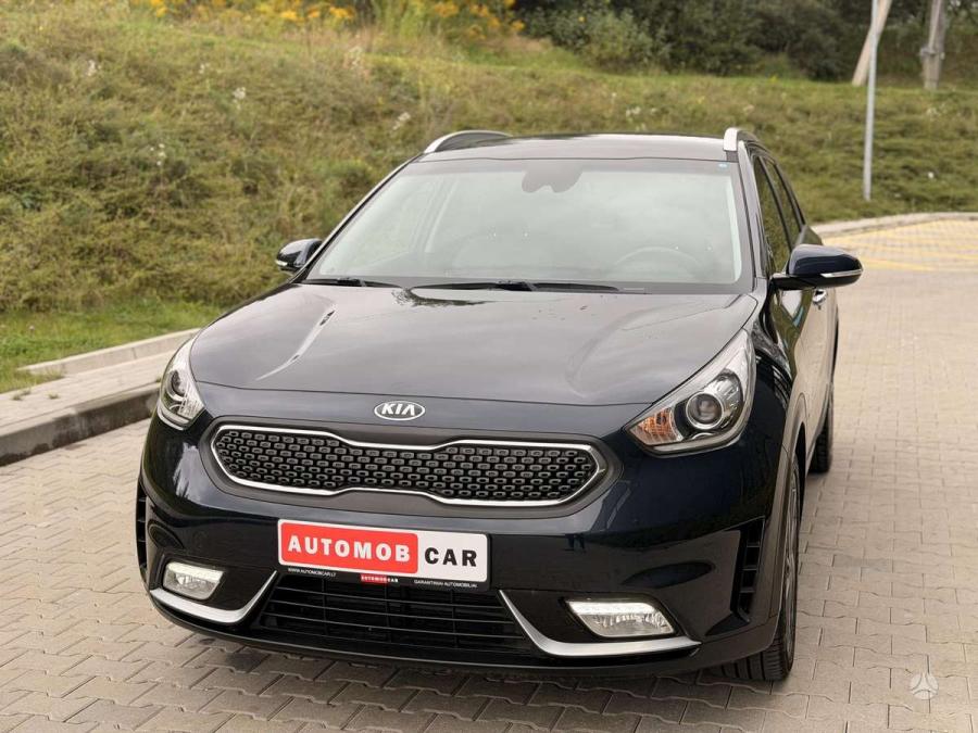 Black Kia Niro 2017 in Vilnius, with an engine capacity of 1.59 L and mileage of 122 thousand km for 12950 €, photo 3 on AUTOMOTO.COM.LV