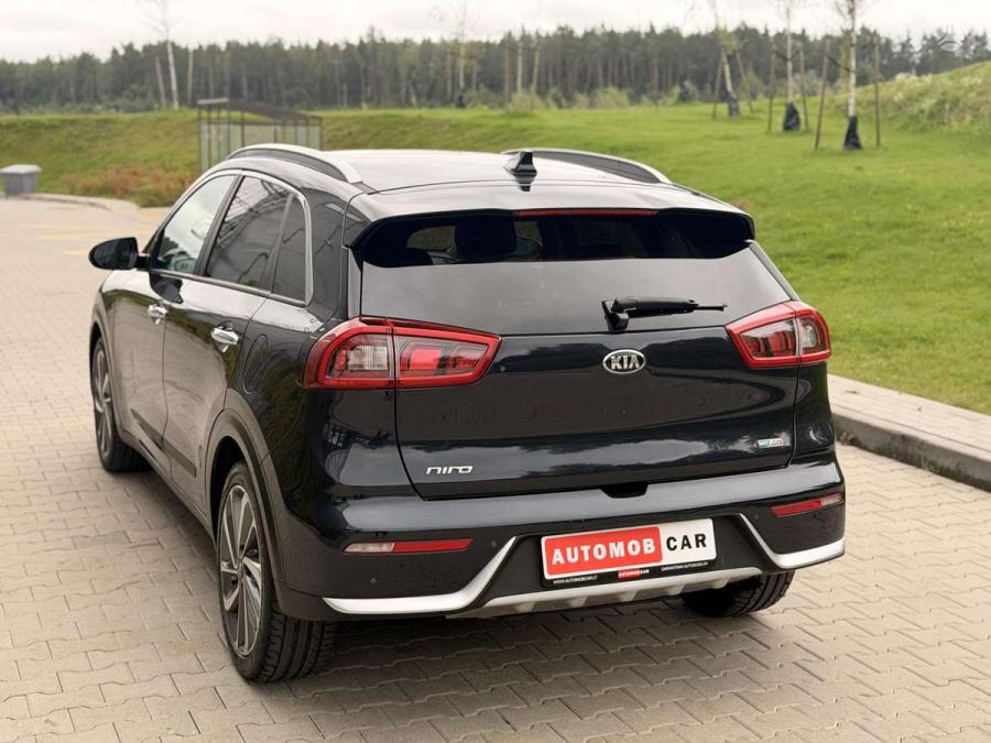 Black Kia Niro 2017 in Vilnius, with an engine capacity of 1.59 L and mileage of 122 thousand km for 12950 €, photo 10 on AUTOMOTO.COM.LV