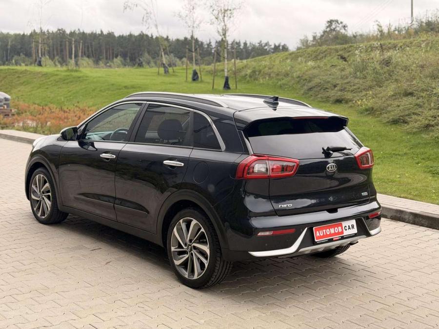 Black Kia Niro 2017 in Vilnius, with an engine capacity of 1.59 L and mileage of 122 thousand km for 12950 €, photo 11 on AUTOMOTO.COM.LV