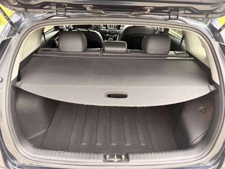 Black Kia Niro 2017 in Vilnius, with an engine capacity of 1.59 L and mileage of 122 thousand km for 12950 €, photo 20 on AUTOMOTO.COM.LV