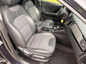 Black Kia Niro 2017 in Vilnius, with an engine capacity of 1.59 L and mileage of 122 thousand km for 12950 €, photo 24 on AUTOMOTO.COM.LV