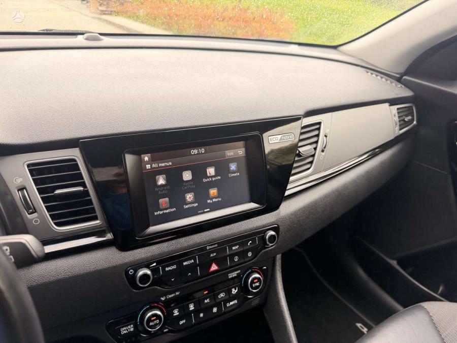 Black Kia Niro 2017 in Vilnius, with an engine capacity of 1.59 L and mileage of 122 thousand km for 12950 €, photo 25 on AUTOMOTO.COM.LV