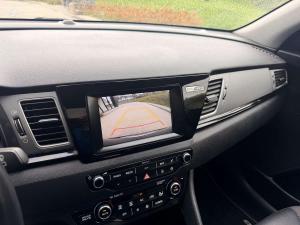 Black Kia Niro 2017 in Vilnius, with an engine capacity of 1.59 L and mileage of 122 thousand km for 12950 €, photo 26 on AUTOMOTO.COM.LV