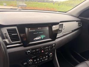Black Kia Niro 2017 in Vilnius, with an engine capacity of 1.59 L and mileage of 122 thousand km for 12950 €, photo 27 on AUTOMOTO.COM.LV