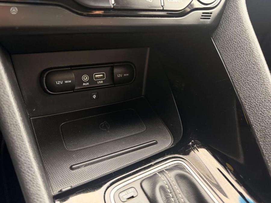 Black Kia Niro 2017 in Vilnius, with an engine capacity of 1.59 L and mileage of 122 thousand km for 12950 €, photo 29 on AUTOMOTO.COM.LV