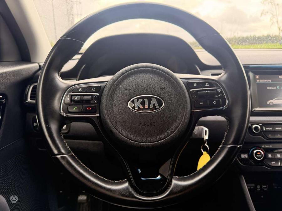 Black Kia Niro 2017 in Vilnius, with an engine capacity of 1.59 L and mileage of 122 thousand km for 12950 €, photo 30 on AUTOMOTO.COM.LV