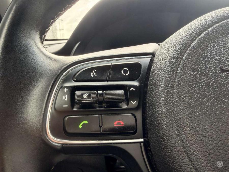 Black Kia Niro 2017 in Vilnius, with an engine capacity of 1.59 L and mileage of 122 thousand km for 12950 €, photo 31 on AUTOMOTO.COM.LV