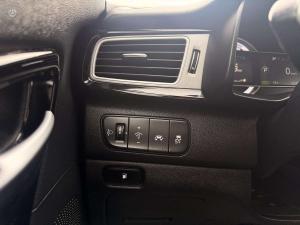 Black Kia Niro 2017 in Vilnius, with an engine capacity of 1.59 L and mileage of 122 thousand km for 12950 €, photo 35 on AUTOMOTO.COM.LV