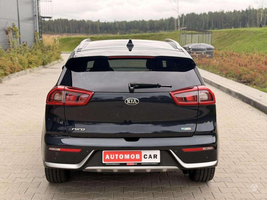Black Kia Niro 2017 in Vilnius, with an engine capacity of 1.59 L and mileage of 122 thousand km for 12950 €, photo 9 on AUTOMOTO.COM.LV