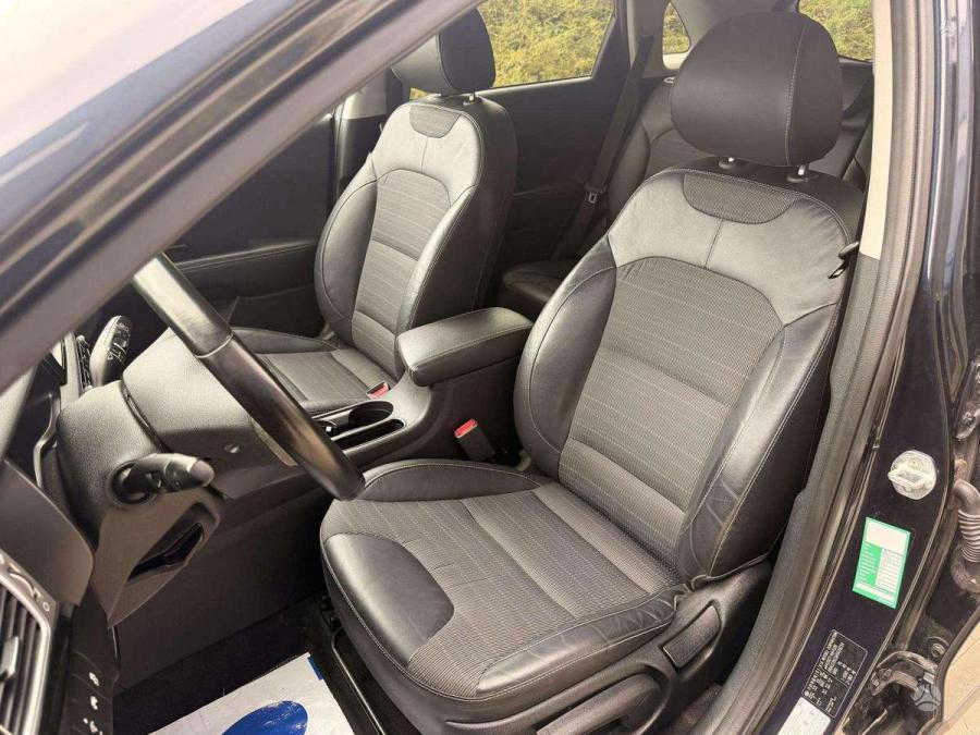 Black Kia Niro 2017 in Vilnius, with an engine capacity of 1.59 L and mileage of 122 thousand km for 12950 €, photo 15 on AUTOMOTO.COM.LV