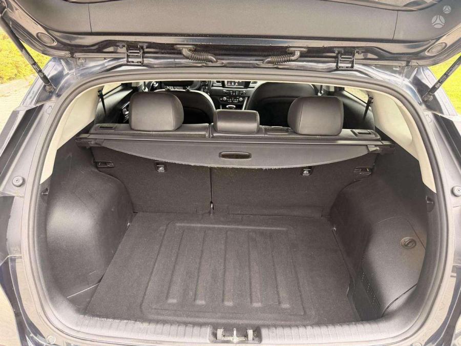 Black Kia Niro 2017 in Vilnius, with an engine capacity of 1.59 L and mileage of 122 thousand km for 12950 €, photo 18 on AUTOMOTO.COM.LV