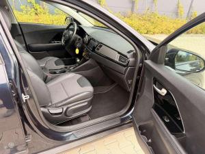 Black Kia Niro 2017 in Vilnius, with an engine capacity of 1.59 L and mileage of 122 thousand km for 12950 €, photo 23 on AUTOMOTO.COM.LV