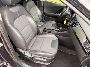 Black Kia Niro 2017 in Vilnius, with an engine capacity of 1.59 L and mileage of 122 thousand km for 12950 €, photo 24 on AUTOMOTO.COM.LV