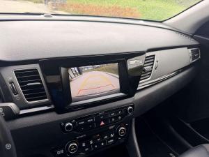 Black Kia Niro 2017 in Vilnius, with an engine capacity of 1.59 L and mileage of 122 thousand km for 12950 €, photo 26 on AUTOMOTO.COM.LV