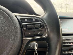 Black Kia Niro 2017 in Vilnius, with an engine capacity of 1.59 L and mileage of 122 thousand km for 12950 €, photo 32 on AUTOMOTO.COM.LV