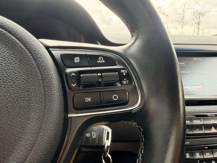 Black Kia Niro 2017 in Vilnius, with an engine capacity of 1.59 L and mileage of 122 thousand km for 12950 €, photo 32 on AUTOMOTO.COM.LV