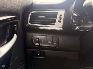 Black Kia Niro 2017 in Vilnius, with an engine capacity of 1.59 L and mileage of 122 thousand km for 12950 €, photo 35 on AUTOMOTO.COM.LV