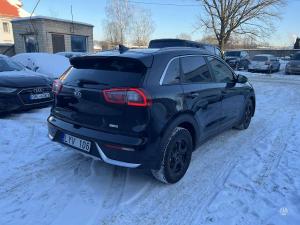 Black Kia Niro 2018 in Kaunas, with an engine capacity of 1.59 L and mileage of 100 thousand km for 5900 €, photo 4 on AUTOMOTO.COM.LV