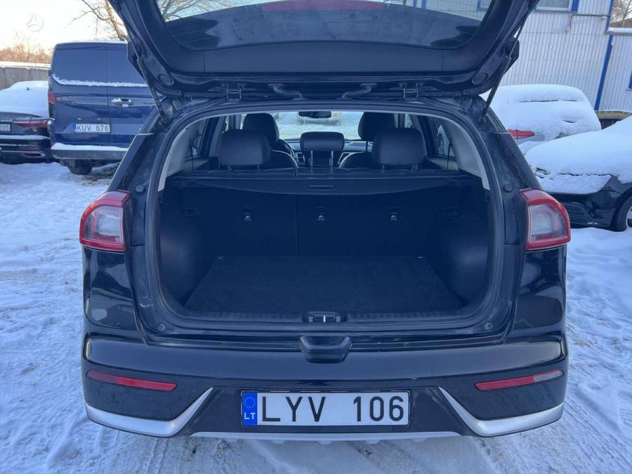 Black Kia Niro 2018 in Kaunas, with an engine capacity of 1.59 L and mileage of 100 thousand km for 5900 €, photo 10 on AUTOMOTO.COM.LV