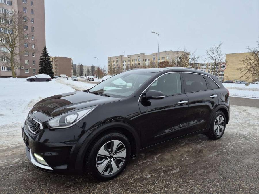 Black Kia Niro 2019 in Panevezys, with an engine capacity of 1.59 L and mileage of 510 thousand km for 8100 €, photo 2 on AUTOMOTO.COM.LV