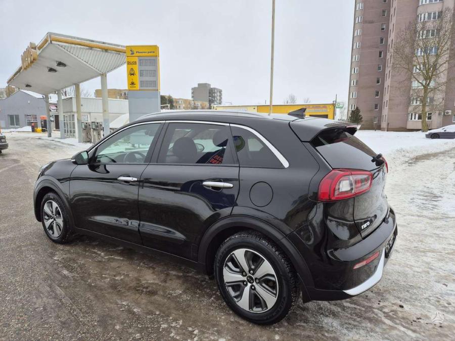 Black Kia Niro 2019 in Panevezys, with an engine capacity of 1.59 L and mileage of 510 thousand km for 8100 €, photo 3 on AUTOMOTO.COM.LV