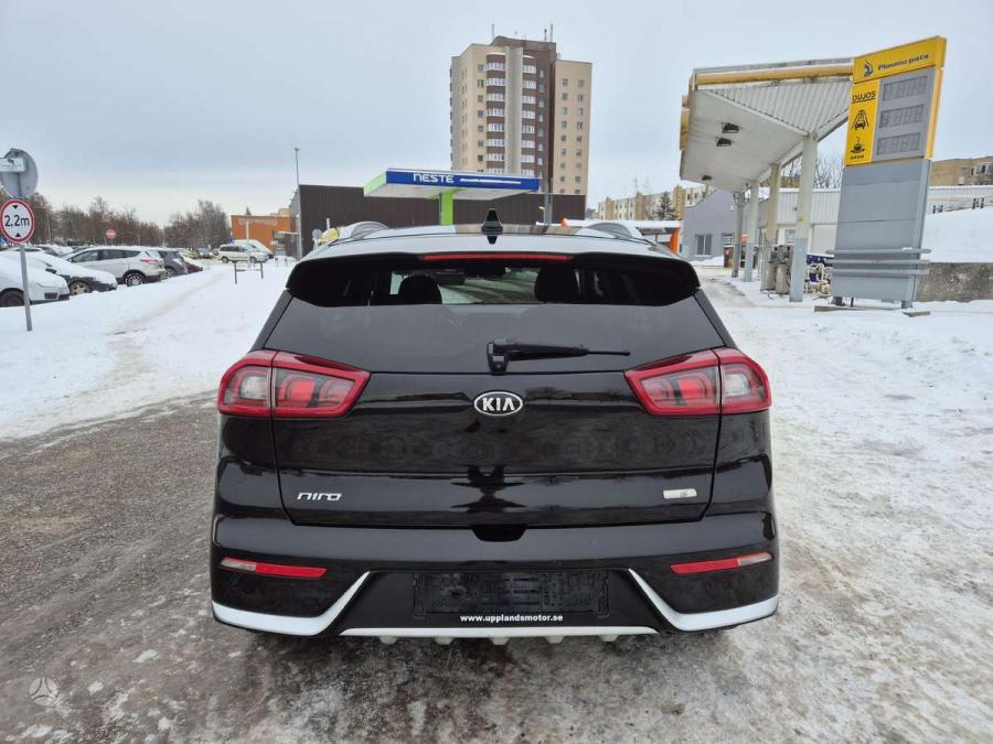 Black Kia Niro 2019 in Panevezys, with an engine capacity of 1.59 L and mileage of 510 thousand km for 8100 €, photo 4 on AUTOMOTO.COM.LV