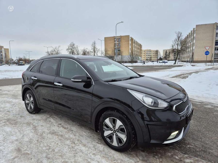 Black Kia Niro 2019 in Panevezys, with an engine capacity of 1.59 L and mileage of 510 thousand km for 8100 €, photo 6 on AUTOMOTO.COM.LV