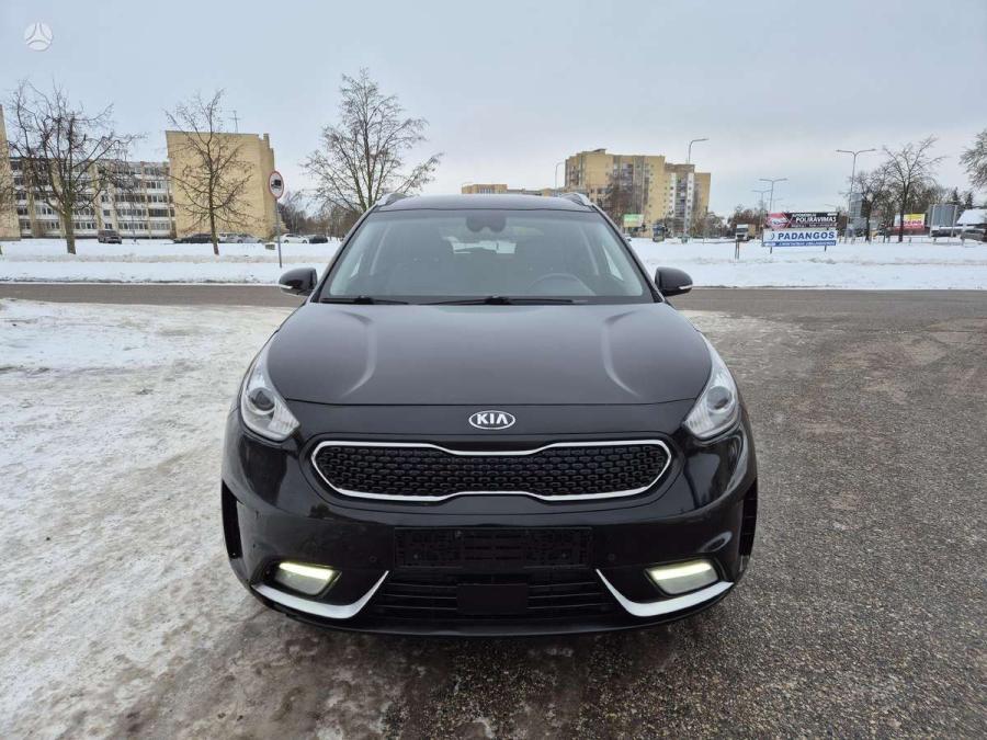 Black Kia Niro 2019 in Panevezys, with an engine capacity of 1.59 L and mileage of 510 thousand km for 8100 €, photo 7 on AUTOMOTO.COM.LV