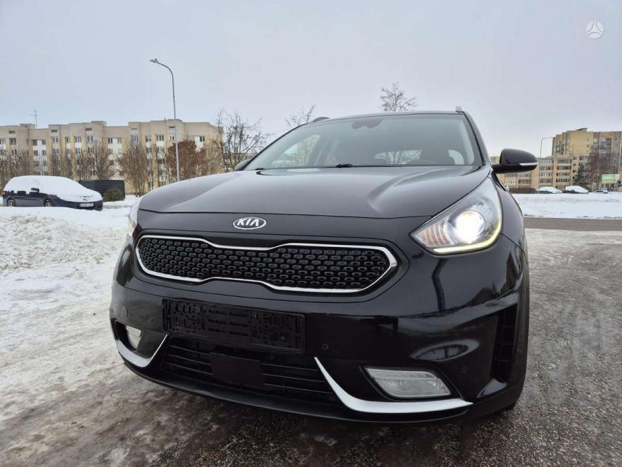 Black Kia Niro 2019 in Panevezys, with an engine capacity of 1.59 L and mileage of 510 thousand km for 8100 €, photo 9 on AUTOMOTO.COM.LV