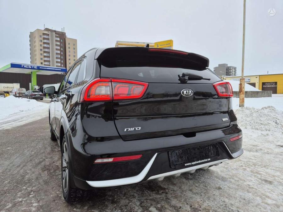 Black Kia Niro 2019 in Panevezys, with an engine capacity of 1.59 L and mileage of 510 thousand km for 8100 €, photo 10 on AUTOMOTO.COM.LV