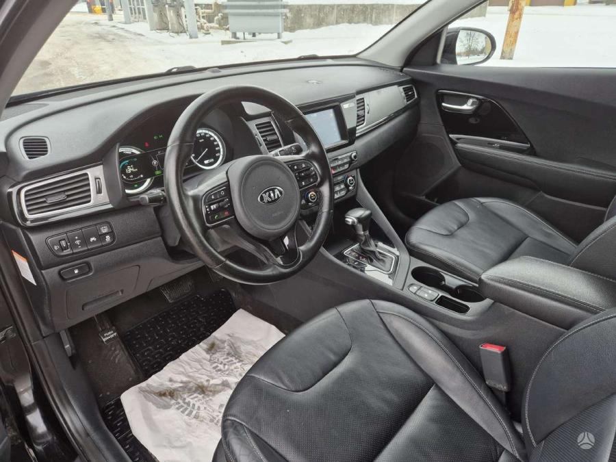 Black Kia Niro 2019 in Panevezys, with an engine capacity of 1.59 L and mileage of 510 thousand km for 8100 €, photo 11 on AUTOMOTO.COM.LV