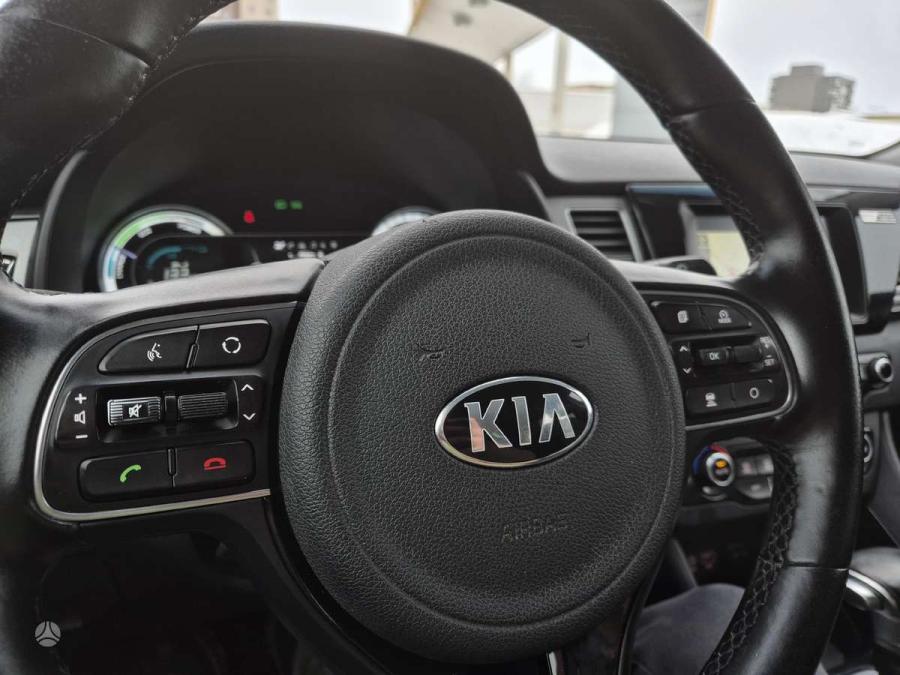 Black Kia Niro 2019 in Panevezys, with an engine capacity of 1.59 L and mileage of 510 thousand km for 8100 €, photo 14 on AUTOMOTO.COM.LV
