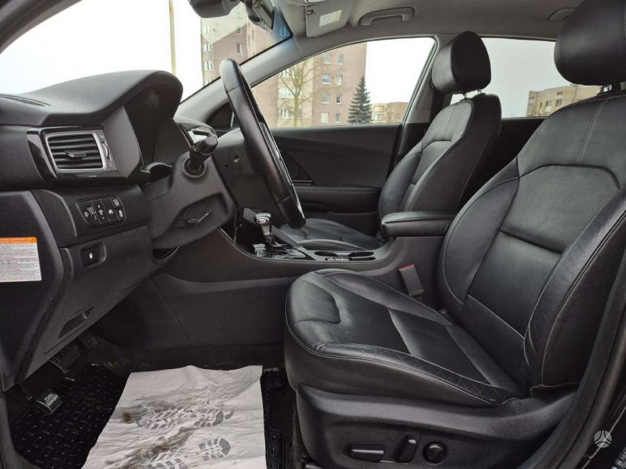 Black Kia Niro 2019 in Panevezys, with an engine capacity of 1.59 L and mileage of 510 thousand km for 8100 €, photo 21 on AUTOMOTO.COM.LV
