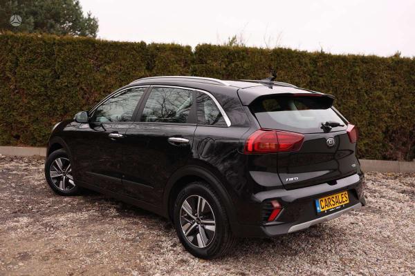Black Kia Niro 2020 in Alytus, with an engine capacity of 1.60 L and mileage of 179 thousand km for 13200 €, photo 3 on AUTOMOTO.COM.LV
