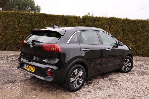 Black Kia Niro 2020 in Alytus, with an engine capacity of 1.60 L and mileage of 179 thousand km for 13200 €, photo 4 on AUTOMOTO.COM.LV