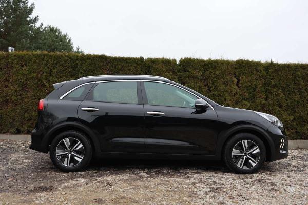 Black Kia Niro 2020 in Alytus, with an engine capacity of 1.60 L and mileage of 179 thousand km for 13200 €, photo 6 on AUTOMOTO.COM.LV