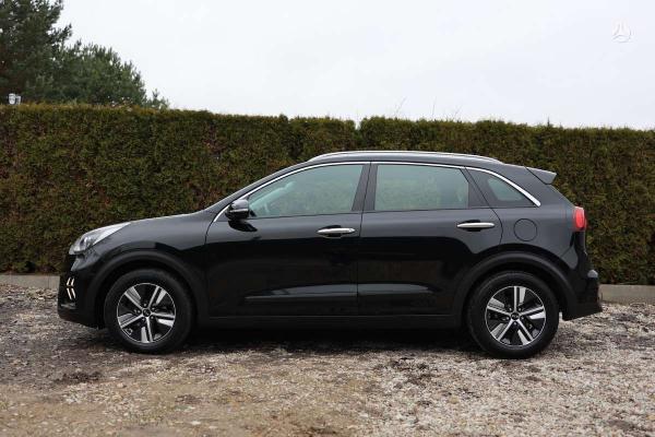 Black Kia Niro 2020 in Alytus, with an engine capacity of 1.60 L and mileage of 179 thousand km for 13200 €, photo 7 on AUTOMOTO.COM.LV