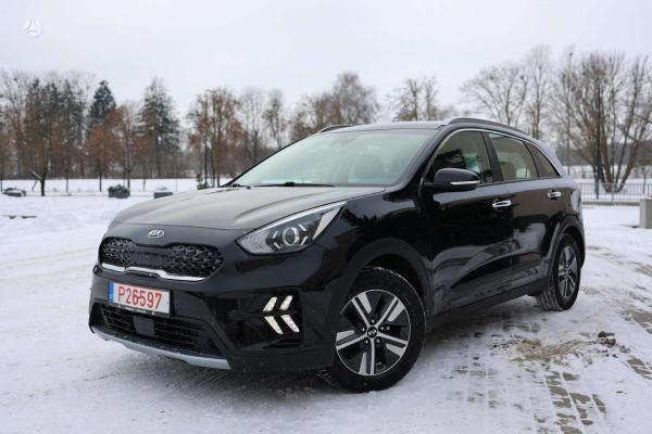 Black Kia Niro 2020 in Alytus, with an engine capacity of 1.60 L and mileage of 179 thousand km for 12900 €, photo 1 on AUTOMOTO.COM.LV