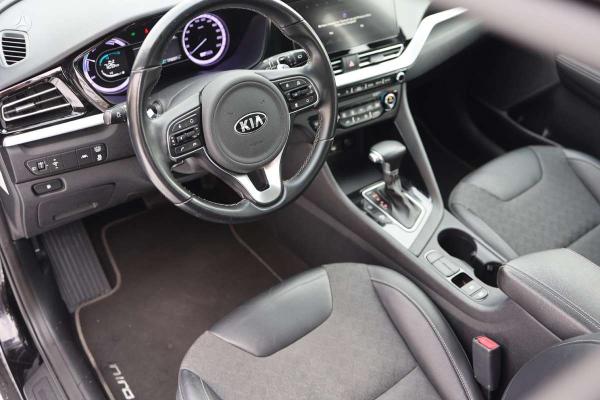 Black Kia Niro 2020 in Alytus, with an engine capacity of 1.60 L and mileage of 179 thousand km for 12900 €, photo 7 on AUTOMOTO.COM.LV