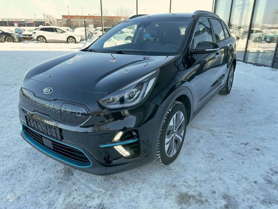 Black Kia Niro 2020 in Kaunas, with an engine capacity of 0.00 L and mileage of 161 thousand km for 15700 €, photo 1 on AUTOMOTO.COM.LV