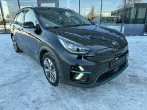 Black Kia Niro 2020 in Kaunas, with an engine capacity of 0.00 L and mileage of 161 thousand km for 15700 €, photo 3 on AUTOMOTO.COM.LV