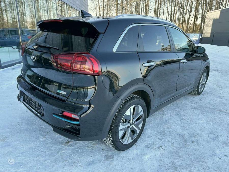 Black Kia Niro 2020 in Kaunas, with an engine capacity of 0.00 L and mileage of 161 thousand km for 15700 €, photo 4 on AUTOMOTO.COM.LV