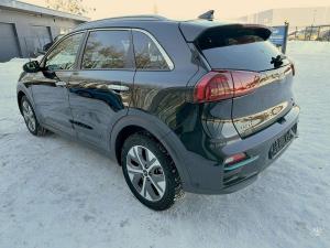 Black Kia Niro 2020 in Kaunas, with an engine capacity of 0.00 L and mileage of 161 thousand km for 15700 €, photo 5 on AUTOMOTO.COM.LV