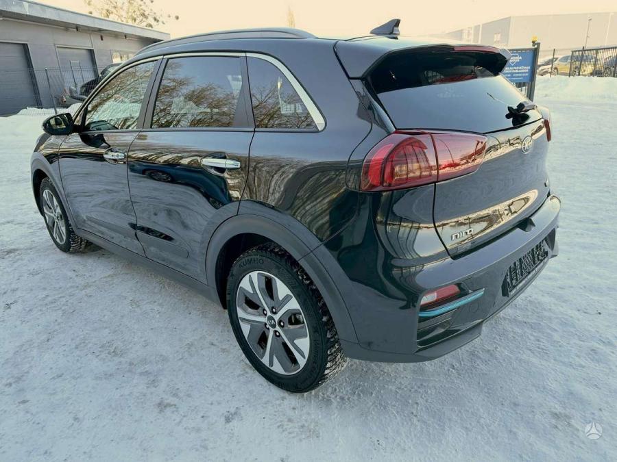 Black Kia Niro 2020 in Kaunas, with an engine capacity of 0.00 L and mileage of 161 thousand km for 15700 €, photo 5 on AUTOMOTO.COM.LV