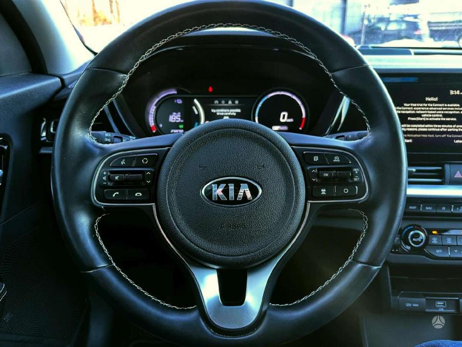Black Kia Niro 2020 in Kaunas, with an engine capacity of 0.00 L and mileage of 160 thousand km for 15700 €, photo 9 on AUTOMOTO.COM.LV